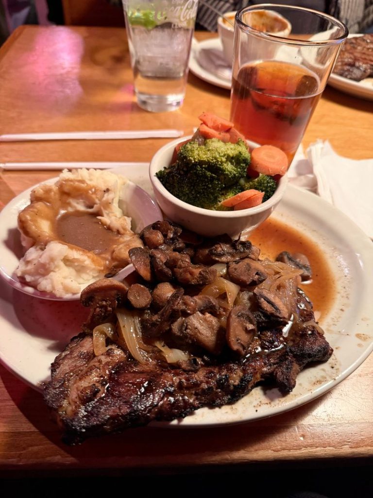 10 Illinois Steakhouse Chains Known For Their Crowd-Favorite Ribeye