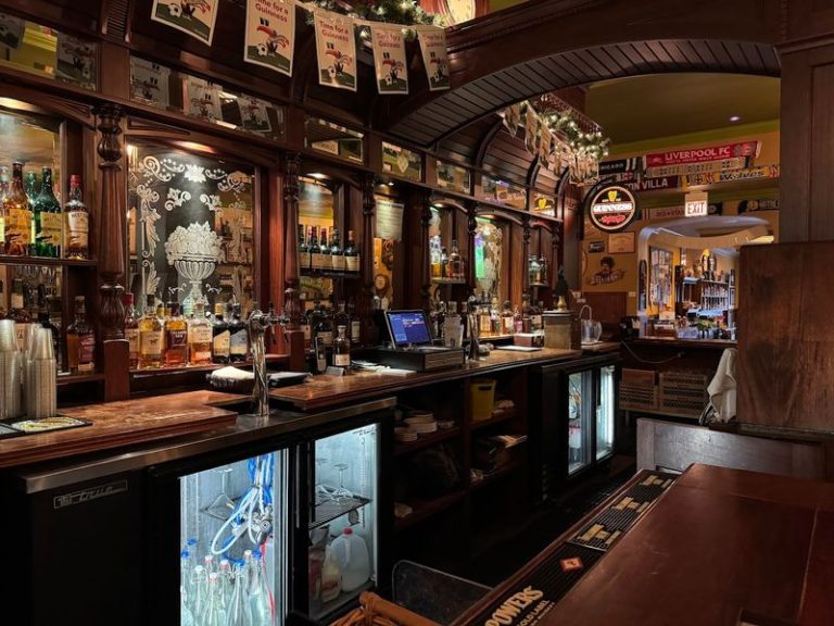 10 Irish-Themed Restaurants Across Illinois Perfect For A March Visit