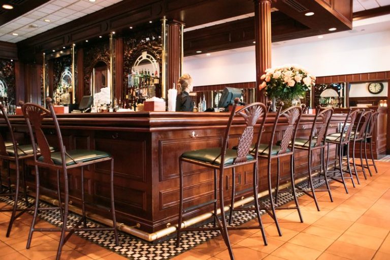 12 Florida Seafood Chains That Cost A Little More But Deliver Every Time