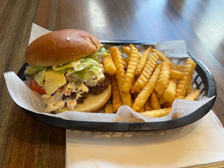 14 Michigan Restaurants Locals Recommend On The Spot