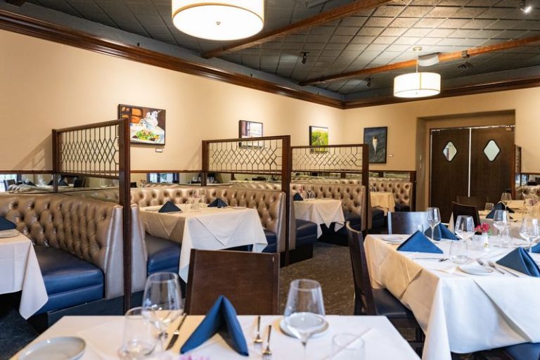 14 Sedona, Arizona Hidden Dining Rooms That Stay Packed Without Advertising