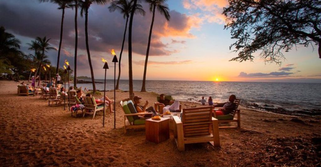 15 Coastal Hawaii Beachfront Cafés With Views That Make Every Meal ...