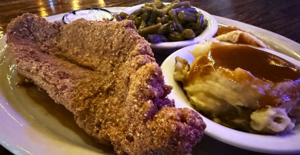 6 Tennessee Chicken Fried Steak Plates So Huge They Hang Over The Edges