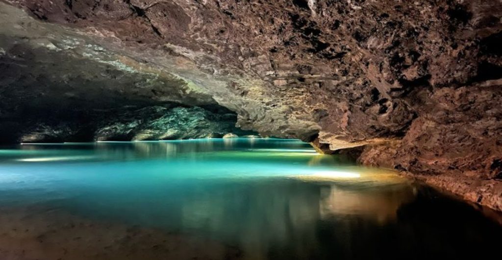 America's Largest Underground Lake Is Hidden Inside This Tennessee Cave