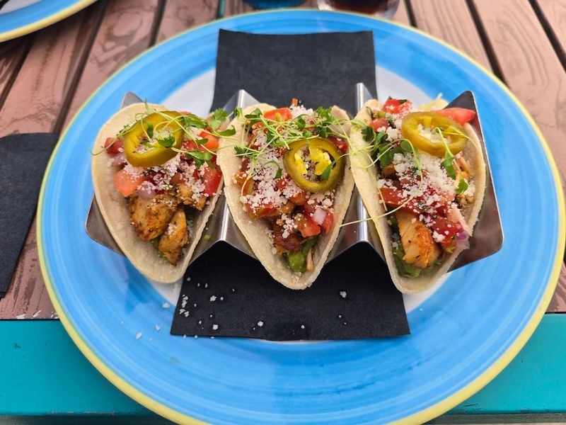 This Islamorada Café In Florida Serves Blackened Mahi And Key Lime Pie ...