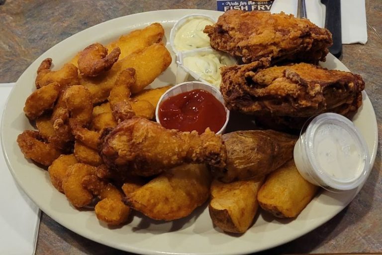 Broasted Chicken At This Small Wisconsin Restaurant Is A Midwest Legend