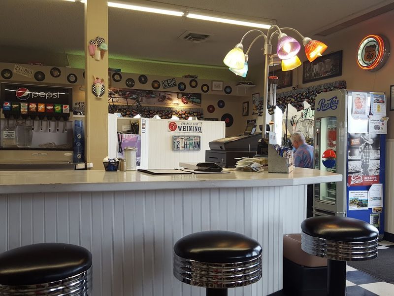 This Old-Timey Diner In Washington Serves French Toast Worth Waking Up For