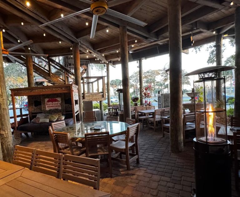 This Giant Tree House Restaurant In Florida Looks Like A Fairytale