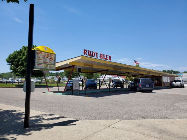 These Michigan Drive-In Burger Spots Serve Double Cheeseburgers The Way ...