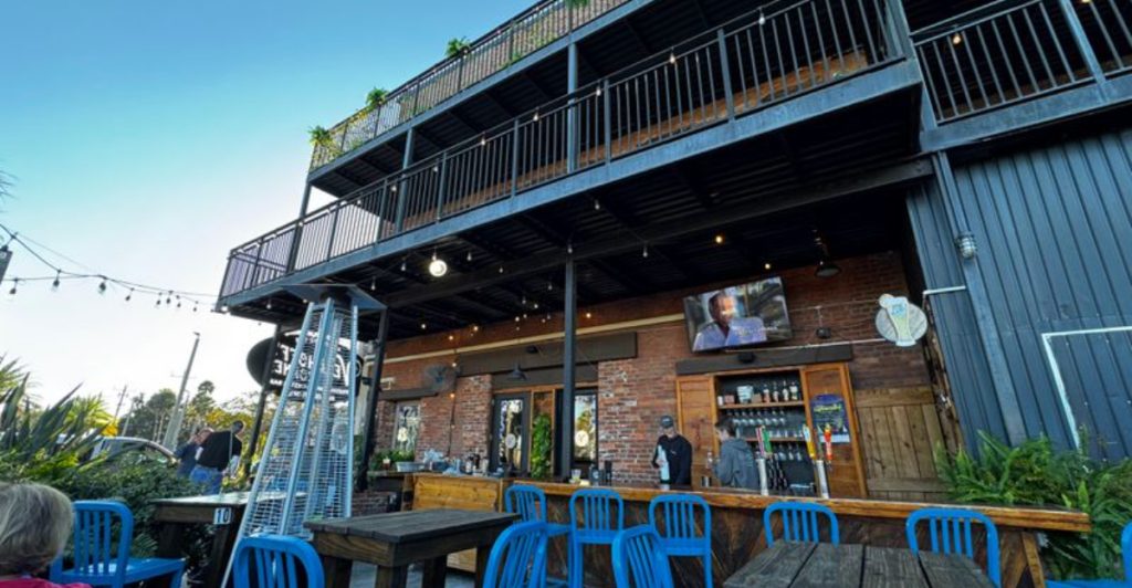 Fresh Oysters, Live Music, And River Views Turn This Palatka Gem Into A ...