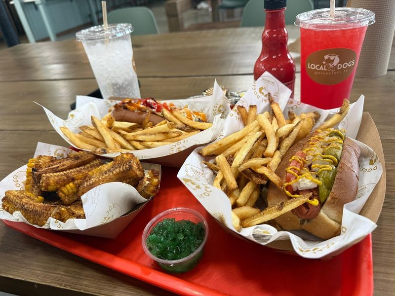 This Texas Hole-In-The-Wall Serves Creative Hot Dogs And Crispy Hand ...