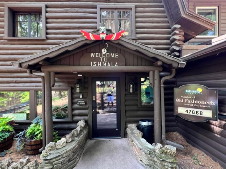 I Hit The Backroads Of Wisconsin To Try 10 Supper Clubs (And 6 Felt ...
