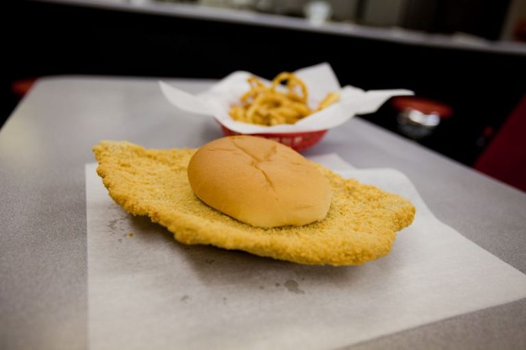 Iowans Can’t Stop Talking About The Legendary Pork Tenderloin Burgers At This Local Spot