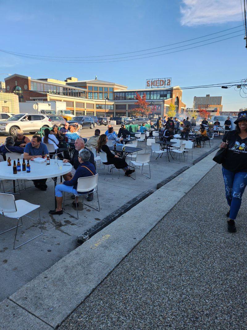 15 Best Outdoor Eateries In Detroit, Michigan