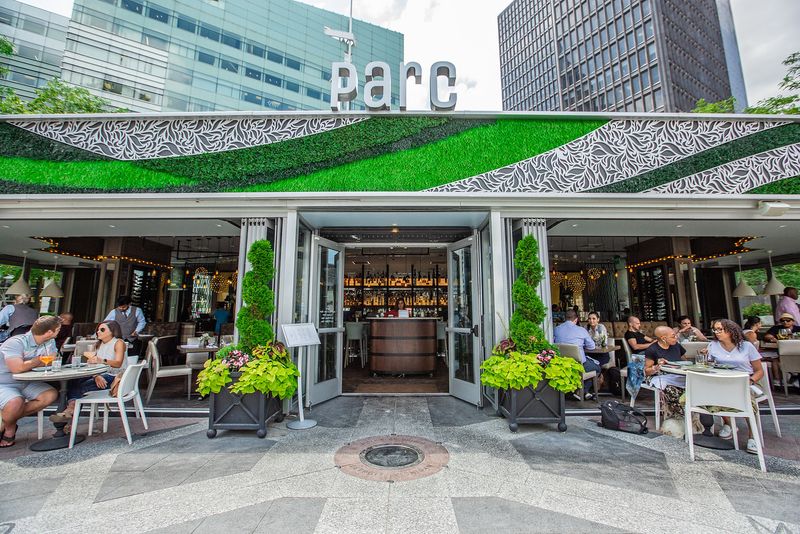 15 Best Outdoor Eateries In Detroit, Michigan