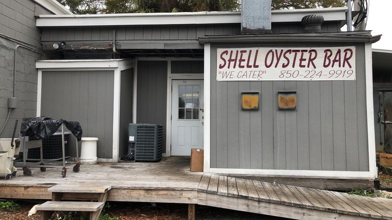 14 Florida Seafood Spots That Skip Advertising Yet Stay Busy Nonstop
