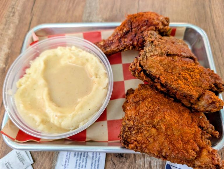 Neighbors Try To Keep This Arizona Fried Chicken Joint A Secret