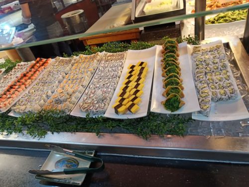 These Florida All-You-Can-Eat Buffets Are Worth A Winter Drive