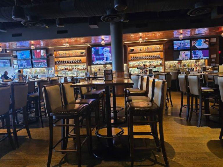 10 Restaurants In Oak Brook, Illinois Worth Visiting Even If You Live ...