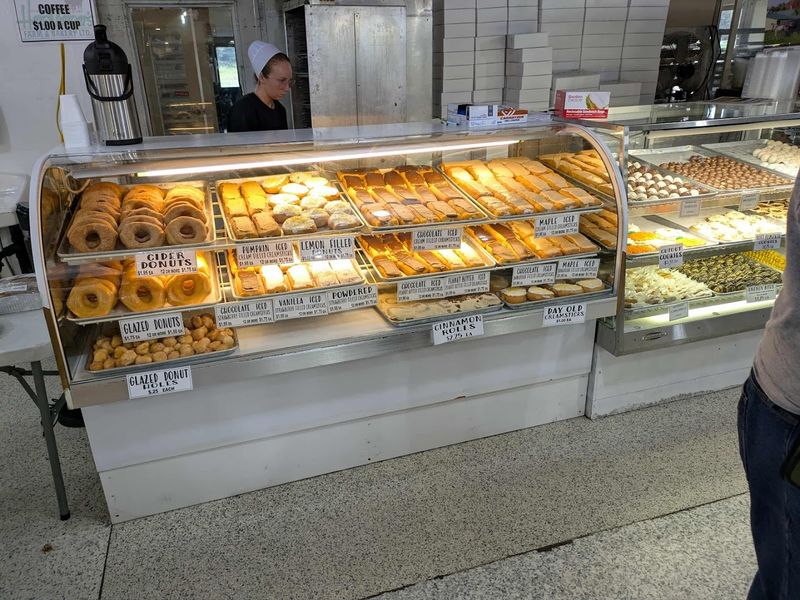 This Ohio Amish Country Bakery Is Totally Worth A June Morning Drive