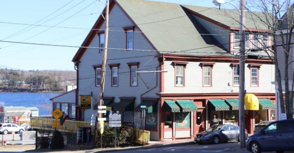 The Charming Historic Town In Maine That's Straight Out Of A Hallmark Movie