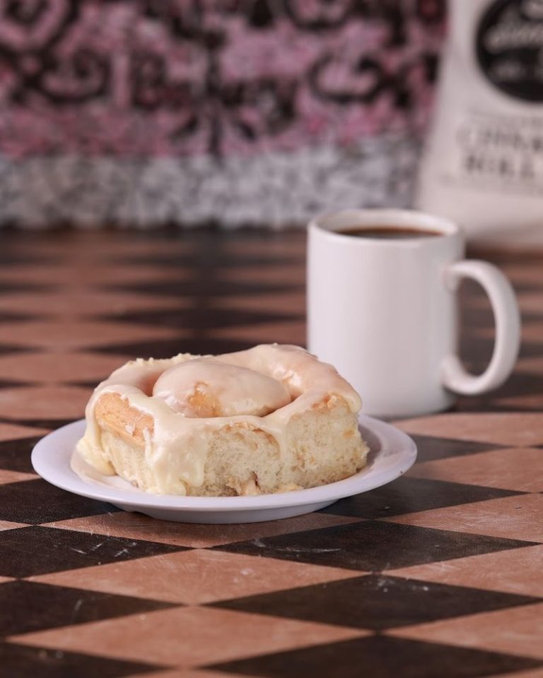 The Cinnamon Roll At This Cozy Cafe In Arizona Is Worth The Drive From ...