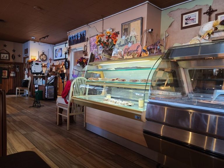 The Classic New Mexico Café Still Serving An All-You-Can-Eat Lineup ...