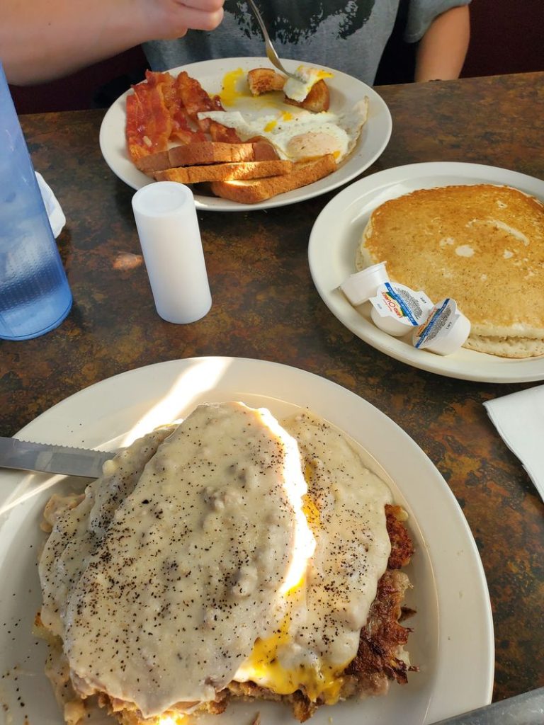 This Ohio Train Depot Restaurant Feels Like A Trip Back In Time