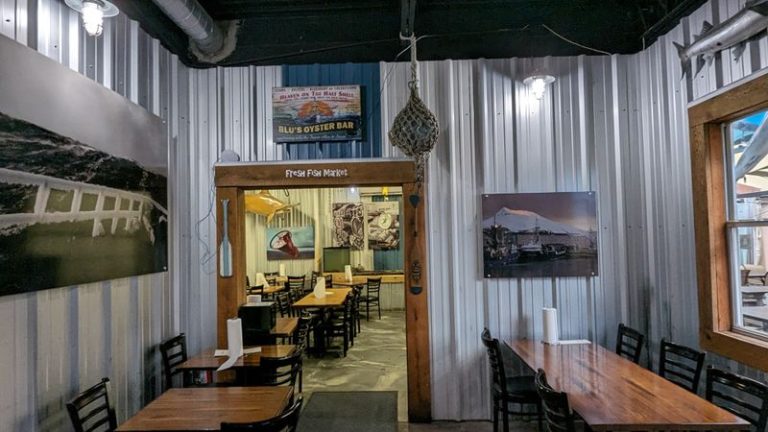 The Fish Sandwich At This Arkansas Restaurant Is So Delicious, Locals ...