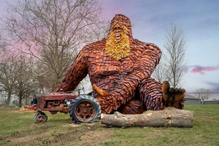 The Giant Bigfoot Statue That Keeps Drawing Curious Drivers From All ...