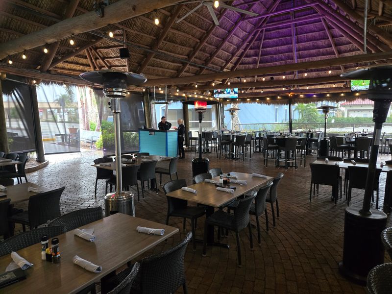 14 Florida Seafood Spots That Skip Advertising Yet Stay Busy Nonstop