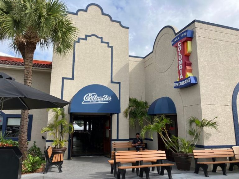 The Patio At This Modest Florida Restaurant Is So Good You’ll Think ...