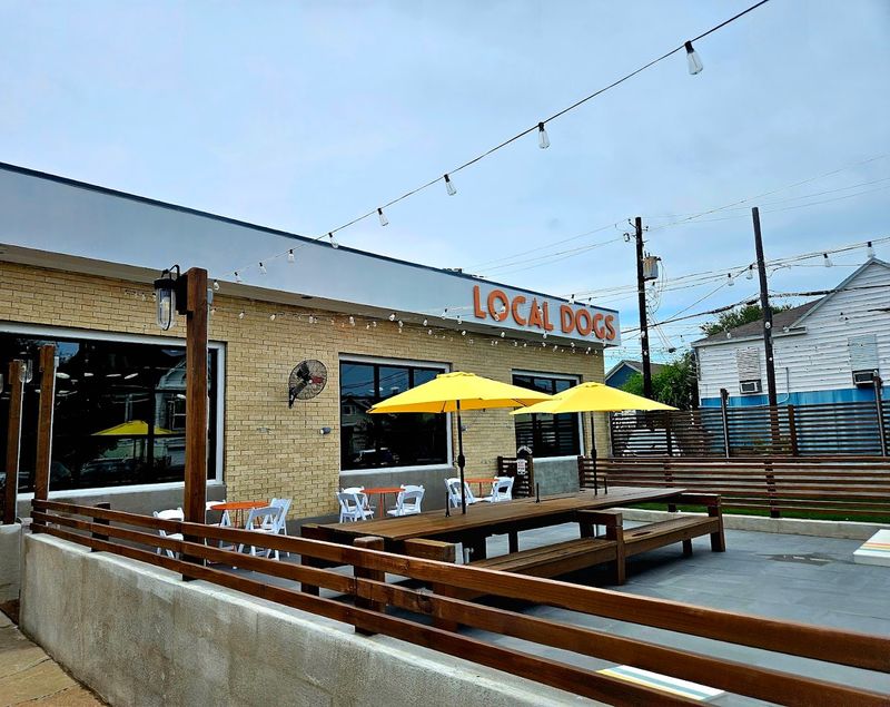 This Texas Hole-In-The-Wall Serves Creative Hot Dogs And Crispy Hand ...