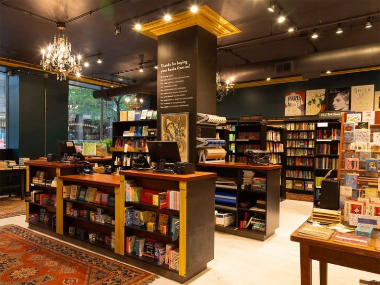 The Small Illinois Town Where Book Lovers Can Browse Shops All Afternoon
