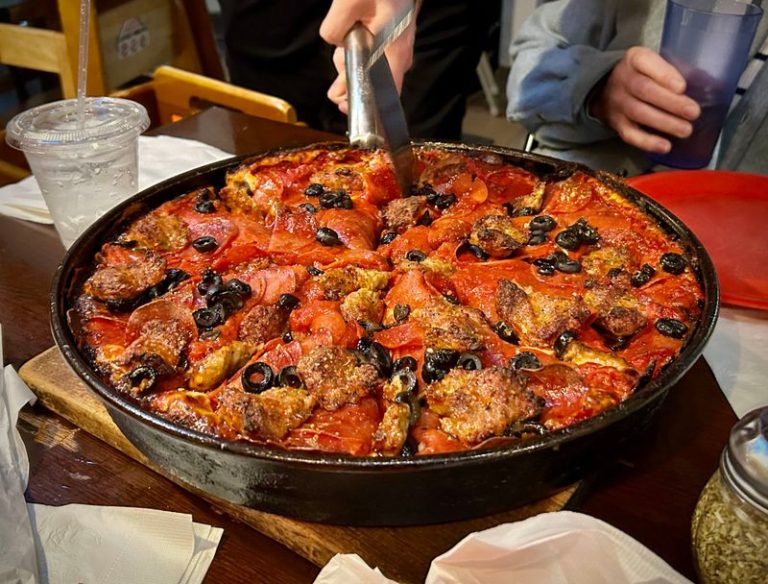 These Illinois Pizzerias Make Locals Forget About Chain Pizza