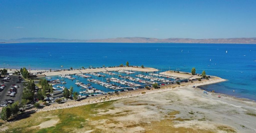 This Aqua-Blue Utah Lake Looks Almost Too Tropical For The Rocky Mountains