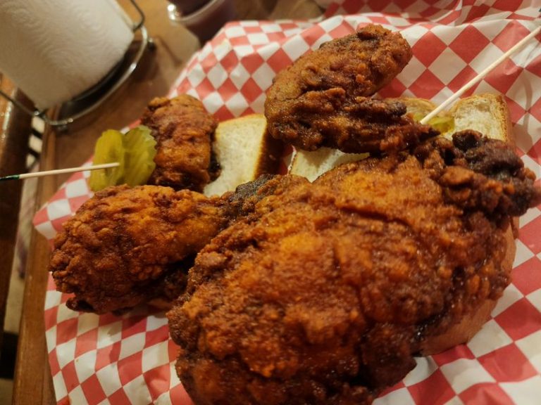 This Arizona Fried Chicken Joint Is So Perfectly Seasoned, Locals Swear ...