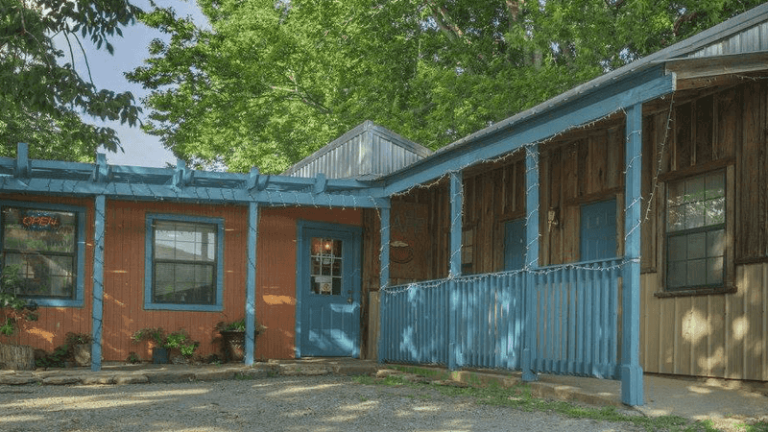 This Arkansas Diner So Famous For Fried Fish, Locals Say It’s A Must-Drive