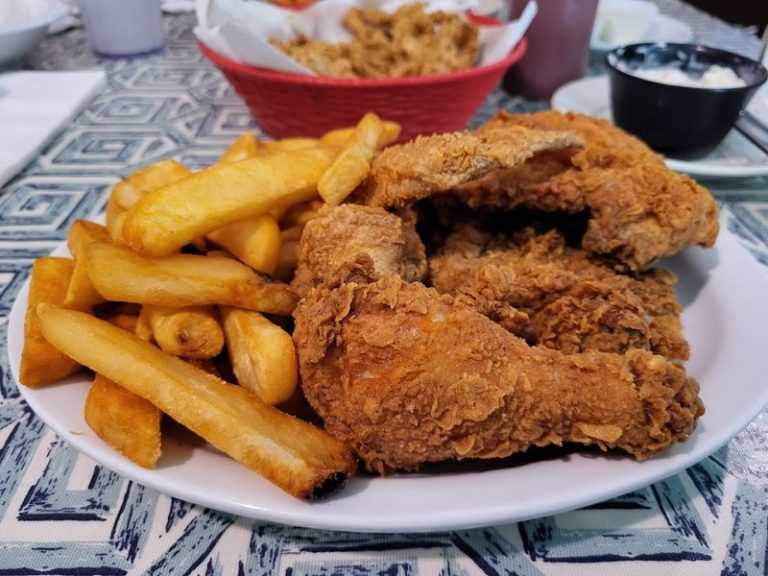This Beloved Illinois Supper Club Is Famous For Fried Chicken That's ...