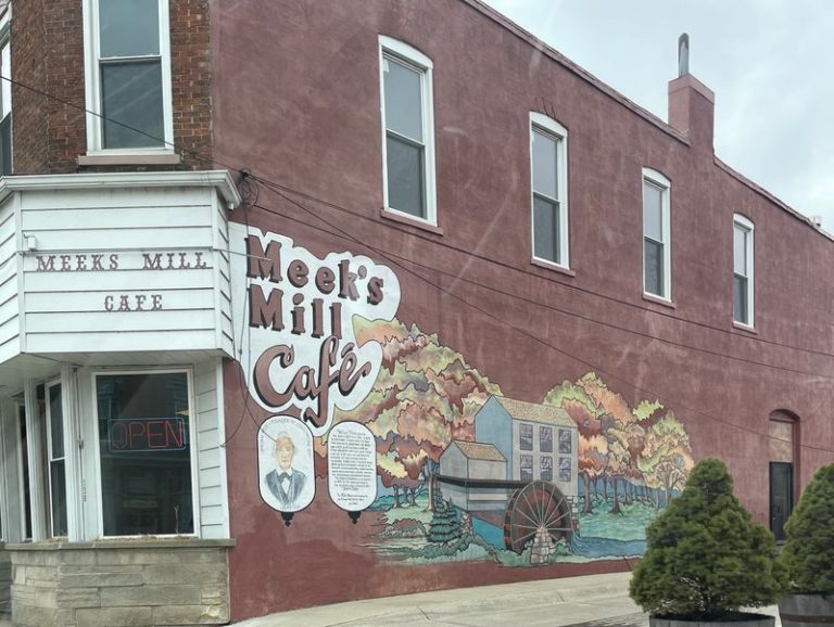 This Classic Small-Town Michigan Café Draws Visitors For Its Famous ...