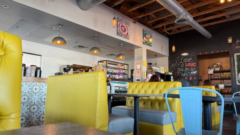 This Cozy Cafe In Arizona Is A Dream For Pastry Lovers And People Who ...
