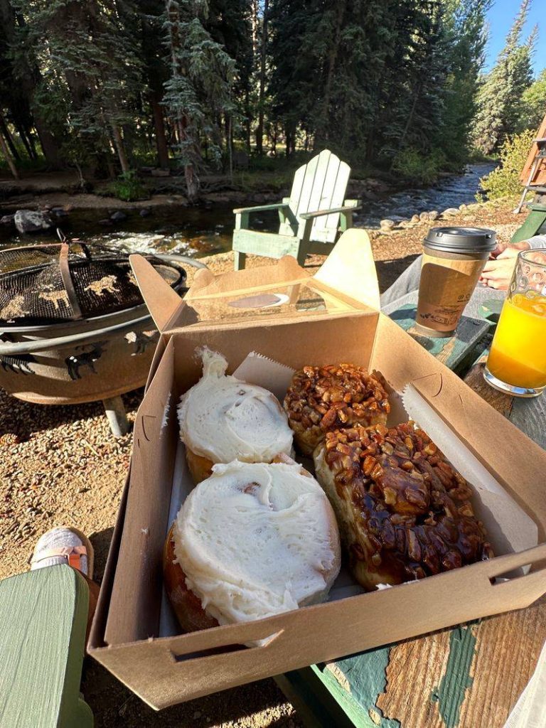 This Cozy Colorado Café Makes Cinnamon Rolls That Deserve A Dedicated Trip