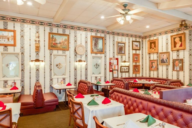 This Cozy Hole-In-The-Wall Ohio Italian Eatery Serves Pasta And Cutlets ...