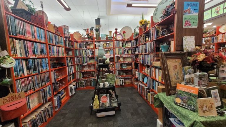 This Enormous Bookstore In Arizona Is A Labyrinth Of Literary Wonders ...