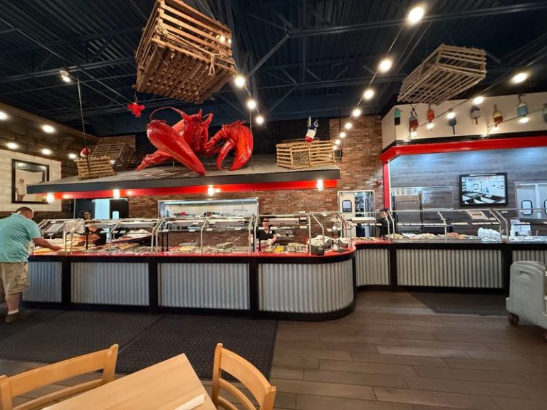 This Florida All-You-Can-Eat Buffet Is Worth The Drive Every Time