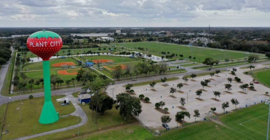 This Giant Strawberry Is One Of Florida's Most Delightfully Quirky ...