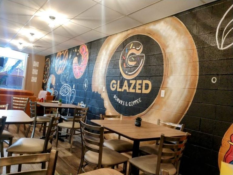 This Hidden Illinois Bakery Makes Glazed Donuts That Locals Rave About