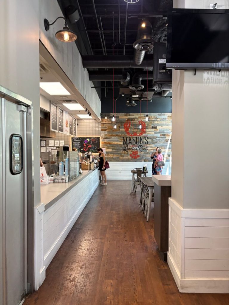 This Hole-In-The-Wall Restaurant In Phoenix, Arizona Is Serving Lobster ...
