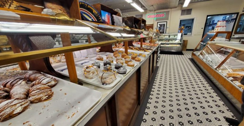 This Iconic Pennsylvania Bakery Serves Crumb Cake Worth Planning A Road ...