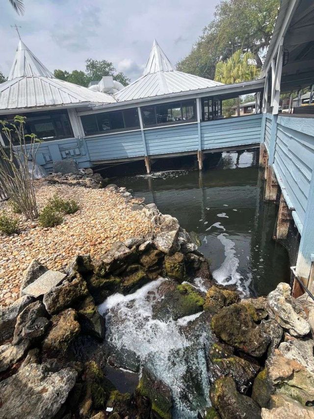 This Iconic Seafood Spot In Florida Serves The Most Delicious Tradition ...